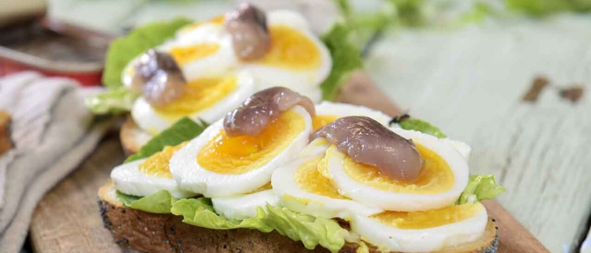 Ansjossmørbrød med egg -Oppskrifter med ansjos - King Oscar