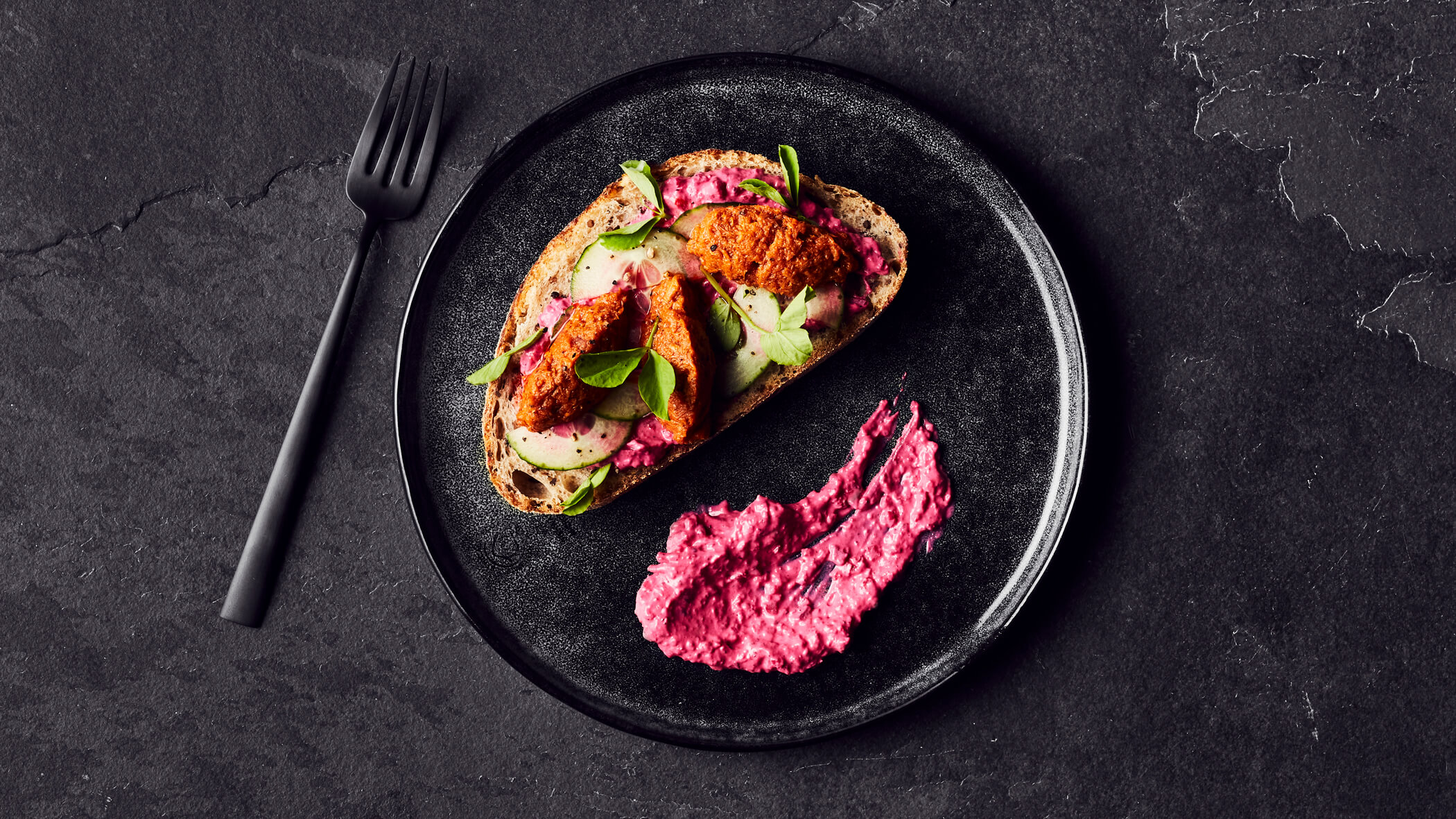 Smørbrød med makrell i tomat - Oppskrifter med makrell i tomat - King ...